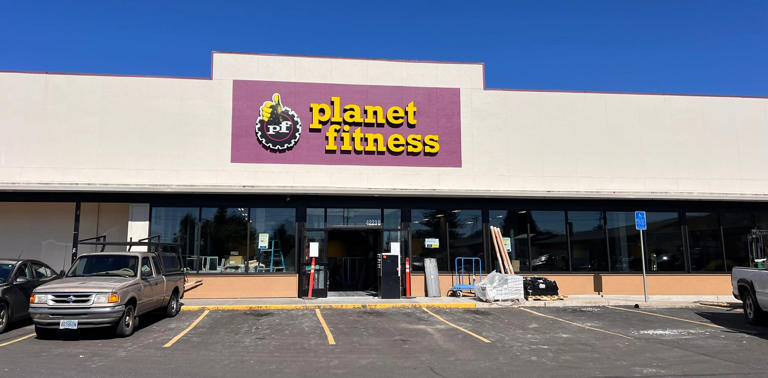 When will the Springfield Planet Fitness reopen?