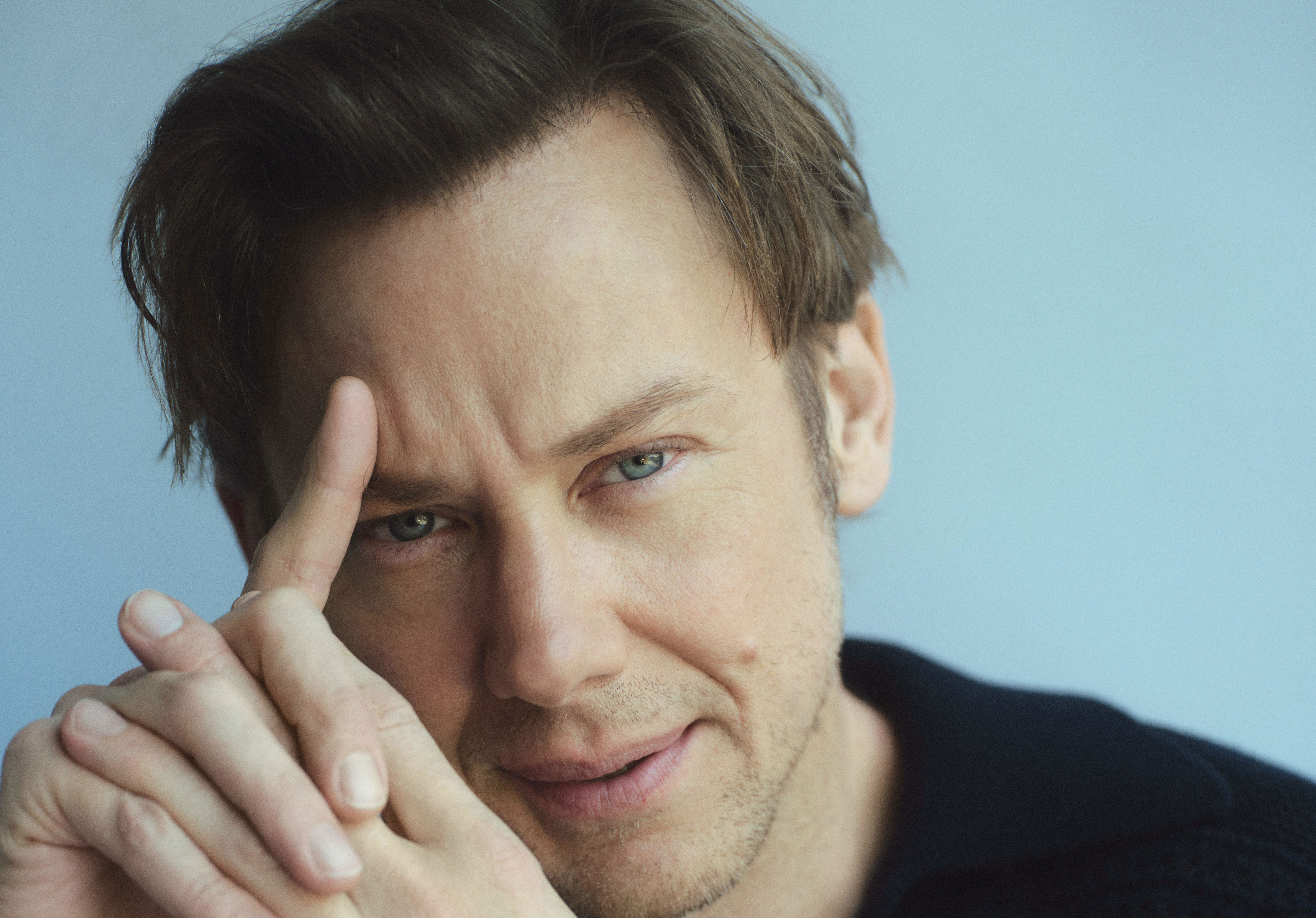 Jimmi Simpson joins Elisabeth Moss in Hulu drama 'Conviction'