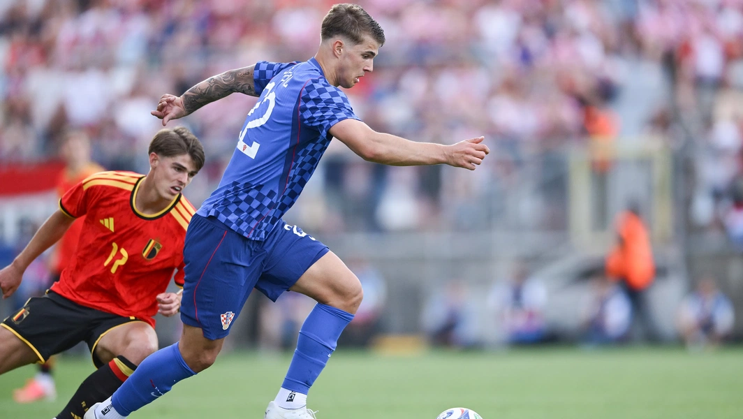 Brighton bid £30m for Vušković as Spurs eye Van Hecke