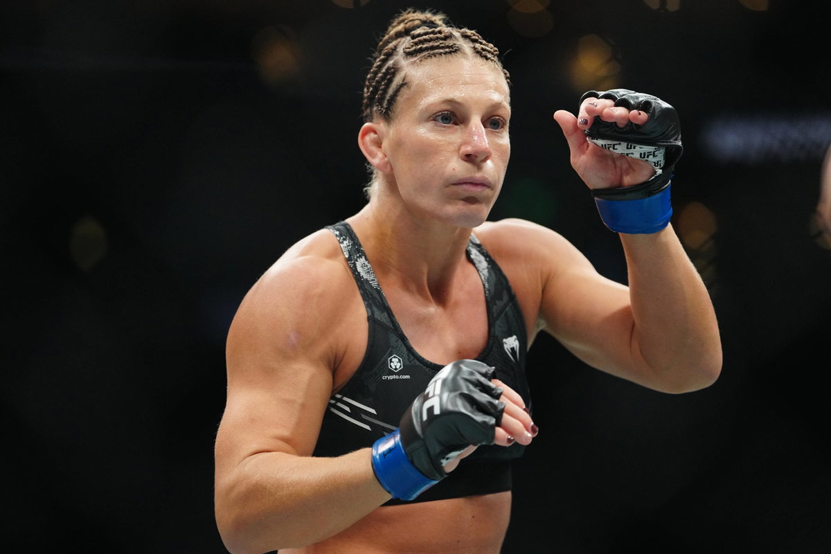 20 female combat athletes with elite physique and fitness