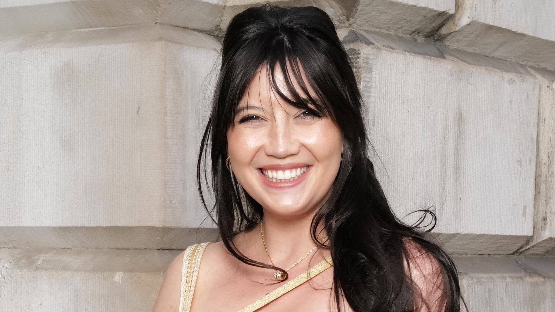 Glowing Daisy Lowe showcases blossoming baby bump ahead of welcoming ...