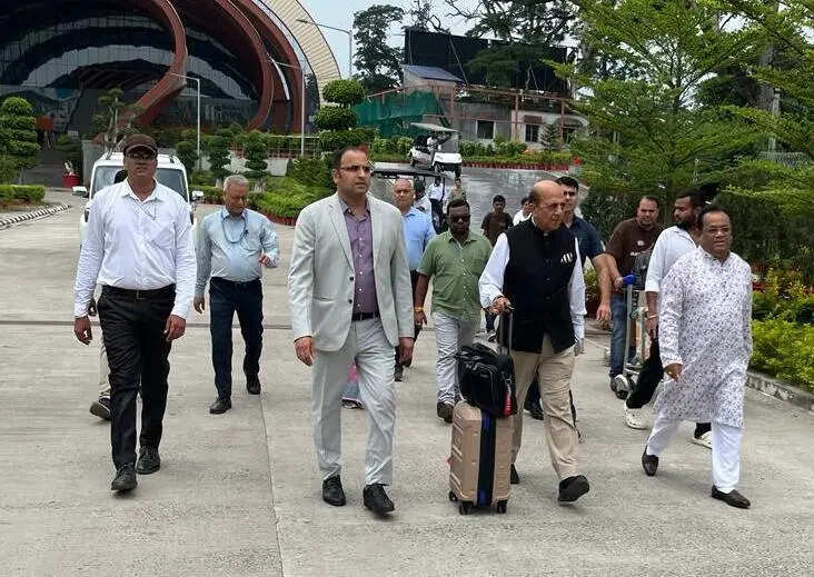 New envoy Dinesh Trivedi walks across border into B’desh to assume charge