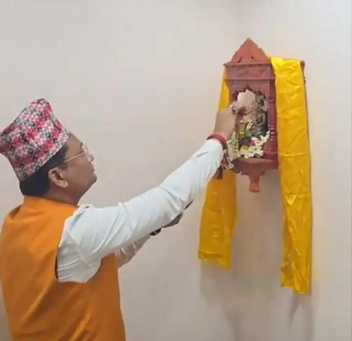 Min performs puja, 'purifies' office once occupied by Partha
