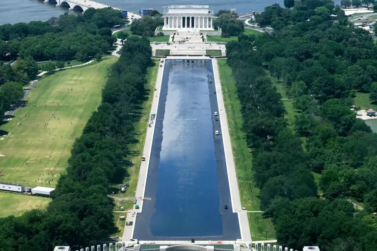 Trump officials brush off algae reappearing in reflecting pool after ...