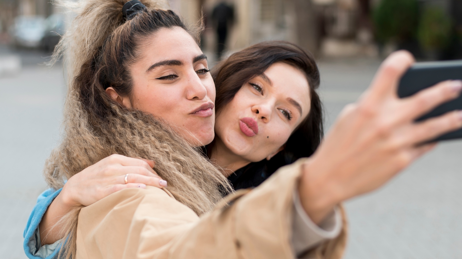 Wat is 'mogging', deze trend die schoonheid in een competitie verandert?