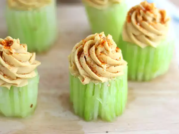 Veganska cupcakes med gurka och hummus