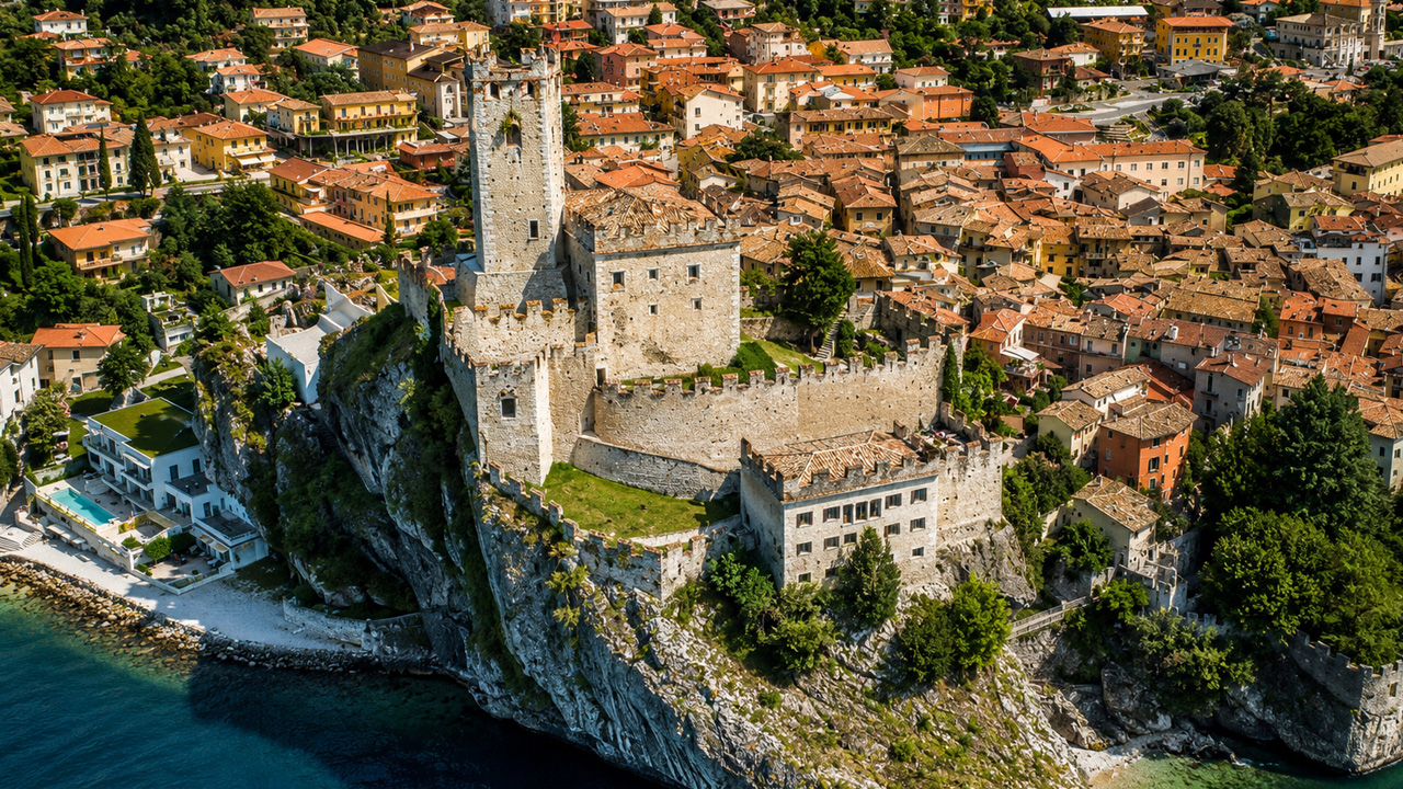Why does this Lake Garda castle look unreal