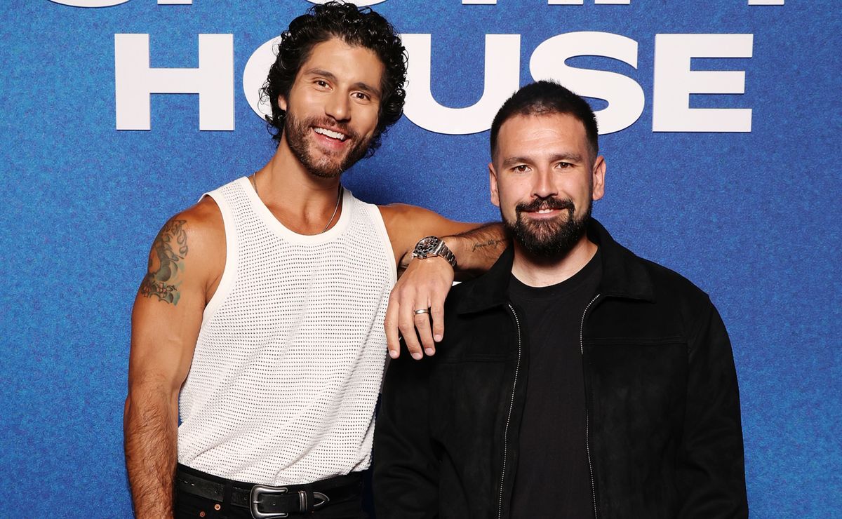 Who is Dan + Shay, the duo singing the US national anthem at the 2026 ...