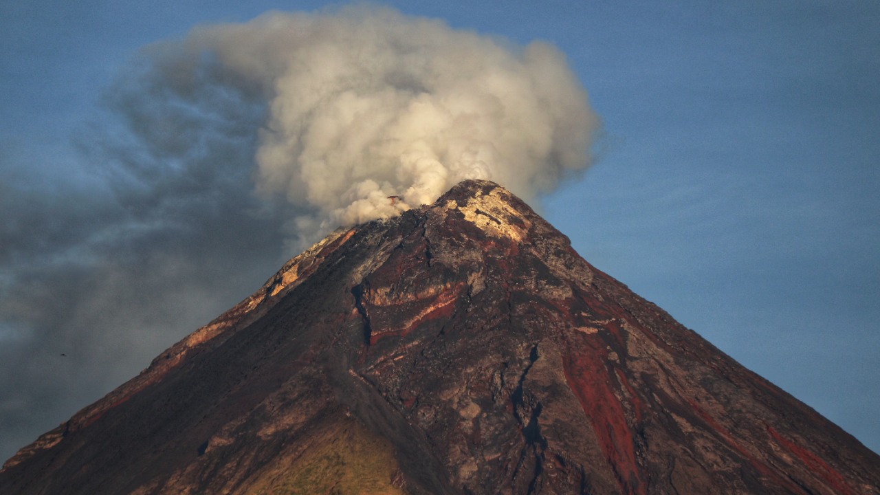 The Philippines kept Mayon at alert level 3 as eruptions ringed the ...