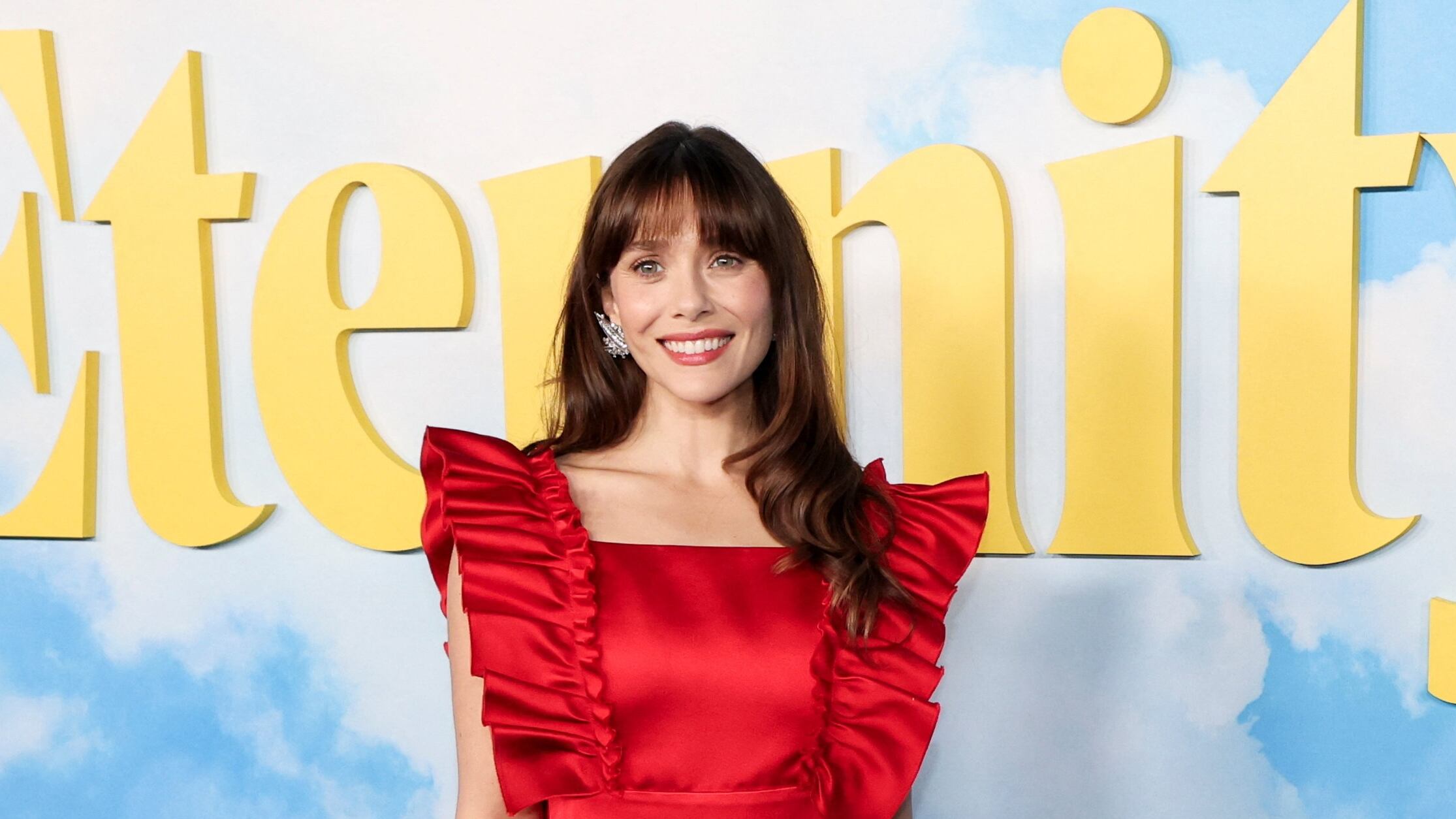Actress announces pregnancy with discreet baby bump reveal