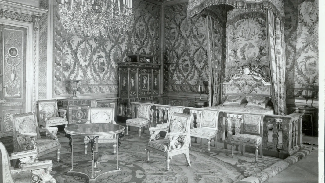 11 royal-inspired bedroom design ideas