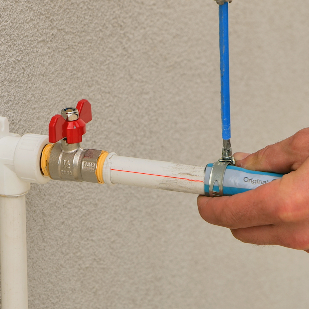 Easy hack to attach a hose to your garden tap! 💯🚰