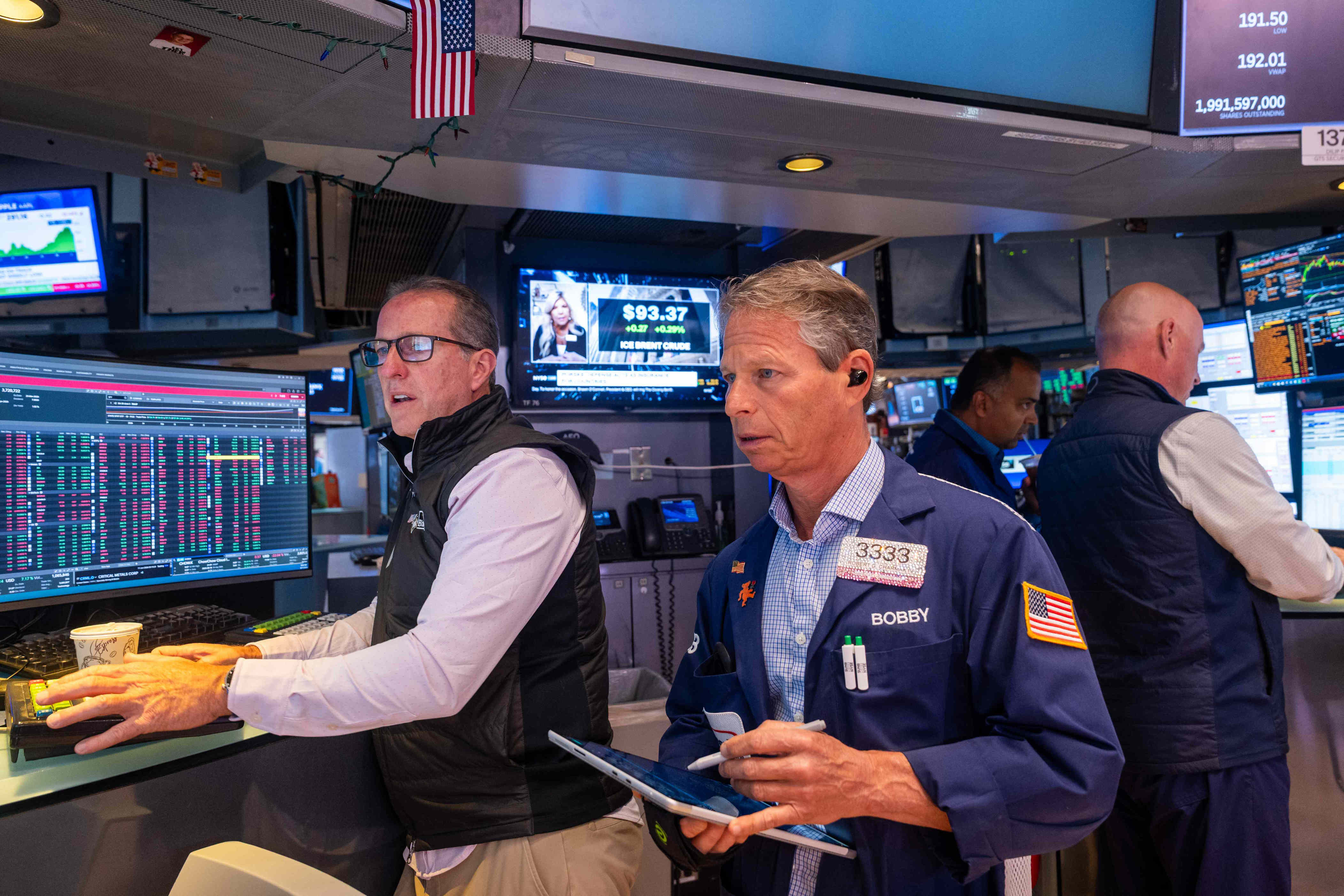 Stock market today: Indexes trade higher as SpaceX shares soar in debut ...