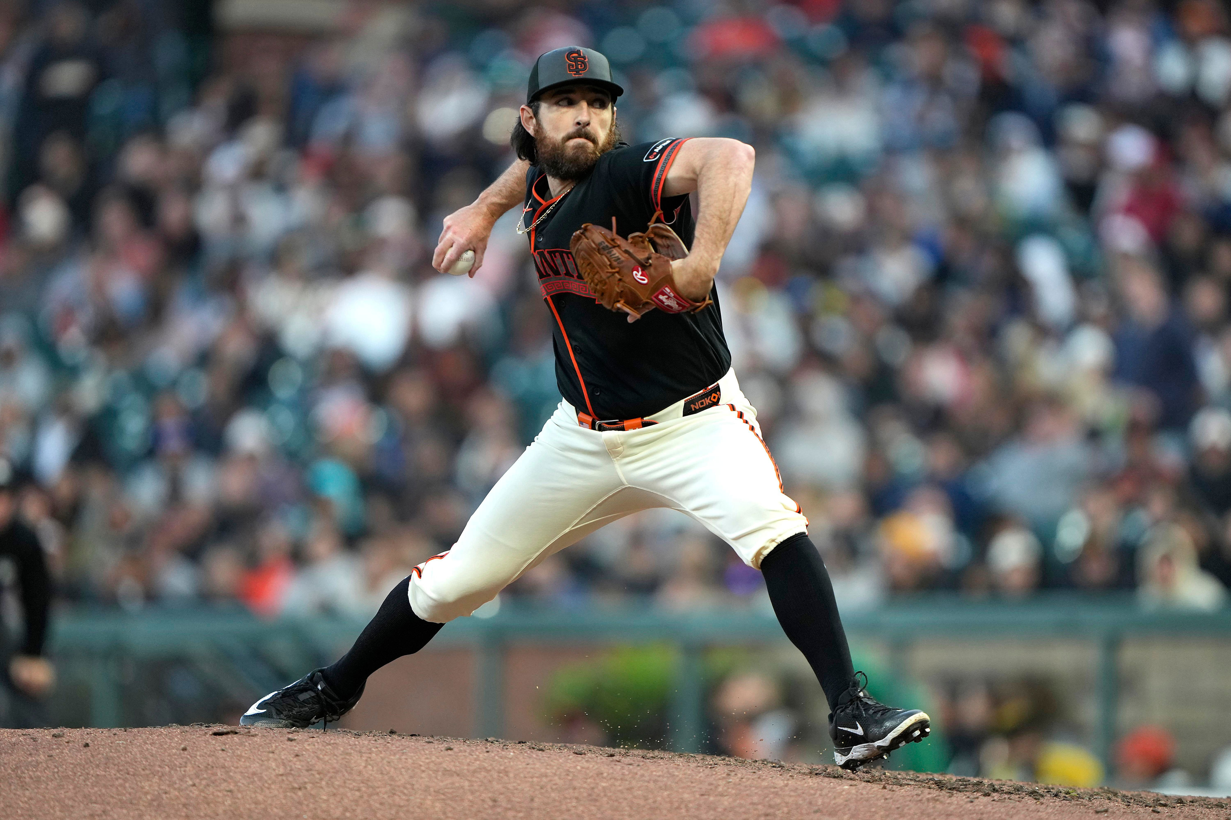 Giants bring back Ryan Walker, option Carson Seymour