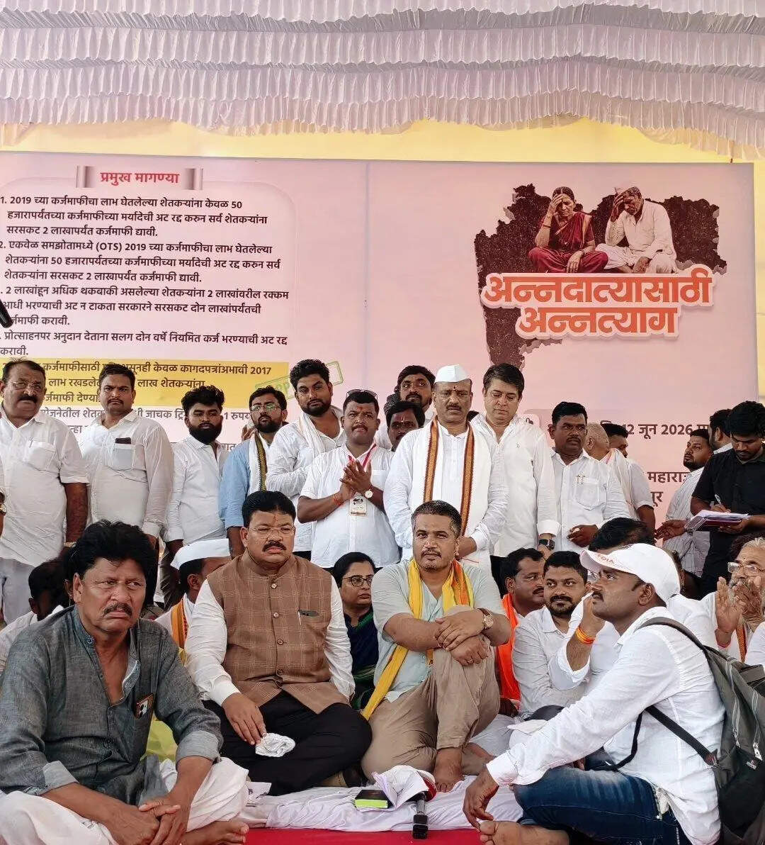Rohit Pawar launches hunger strike in Pandharpur, demands unconditional ...