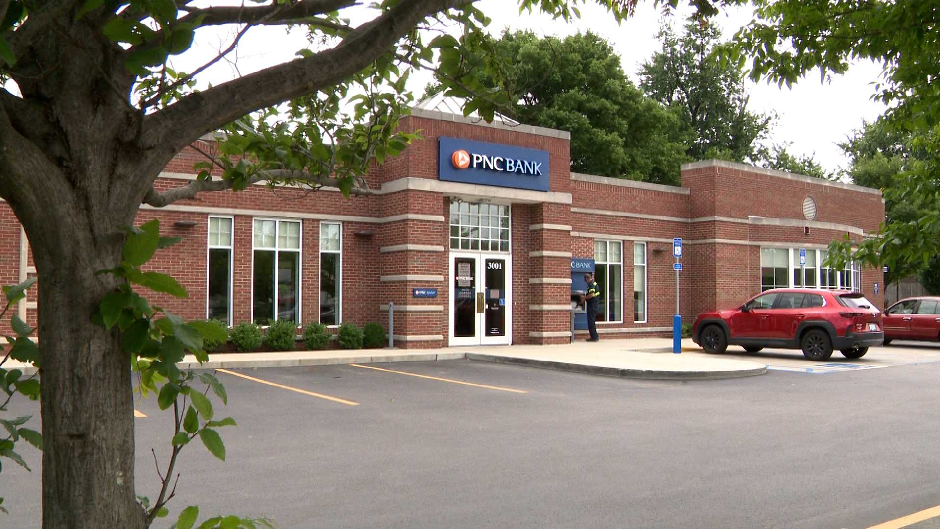 Bank robbed on Preston Highway in Louisville; suspect at large
