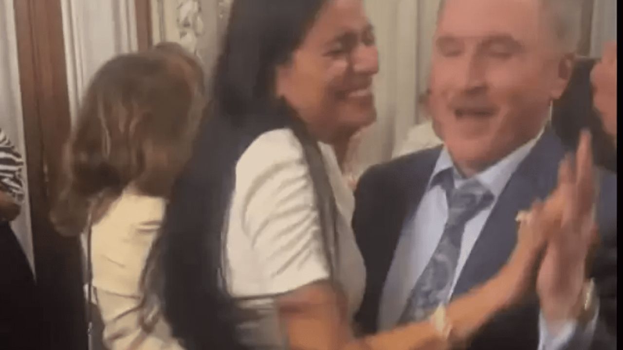 Video: el desenfrenado baile de Peter Lamelas, el embajador de Estados ...