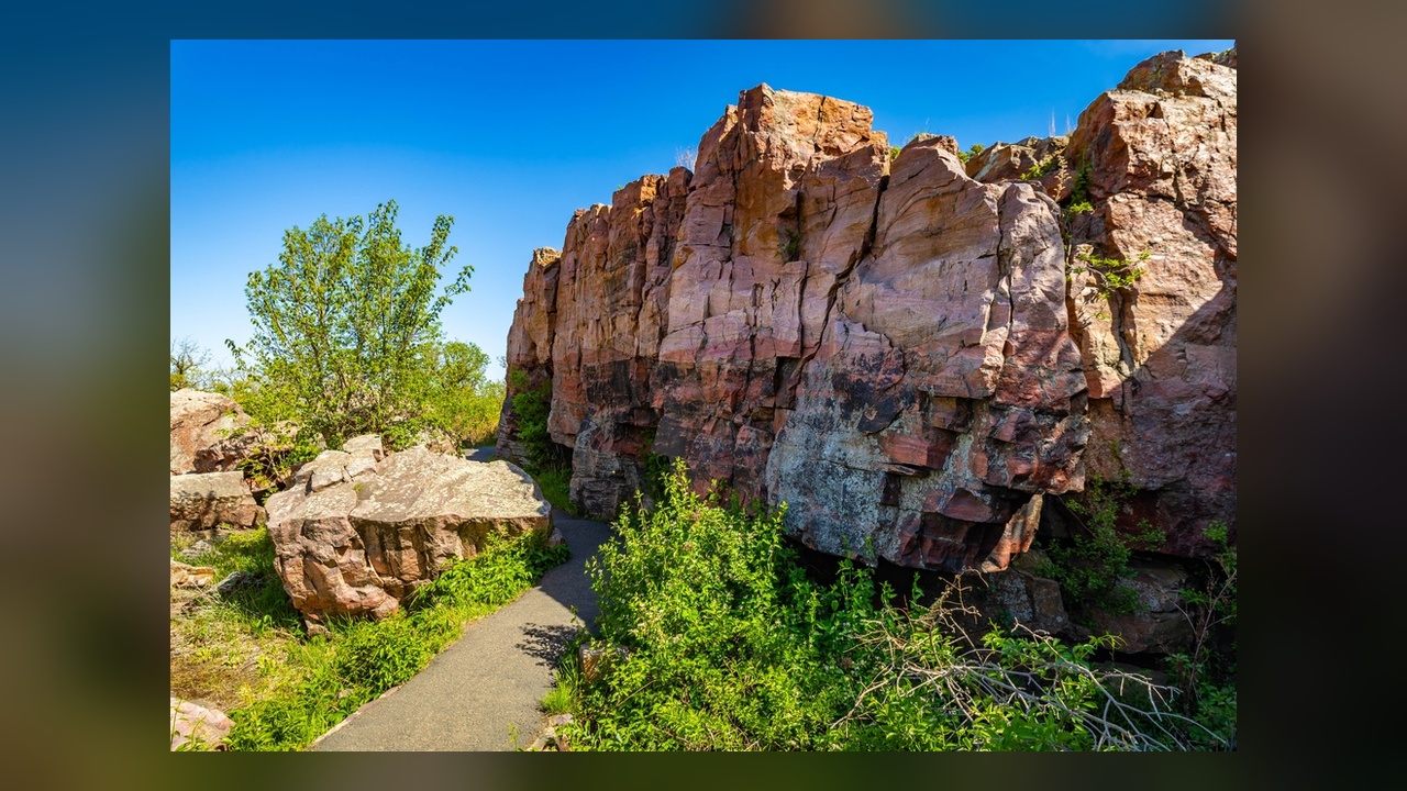 Native Americans have quarried this red Minnesota rock for 3,000 years ...