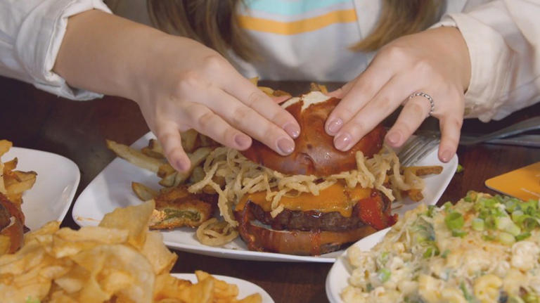 This Illinois restaurant served Guy Fieri one of the top burgers he's ...