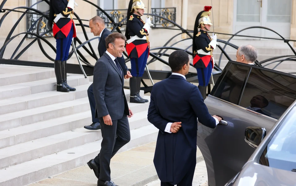 Carney meets Macron as Canada balances US ties and EU push