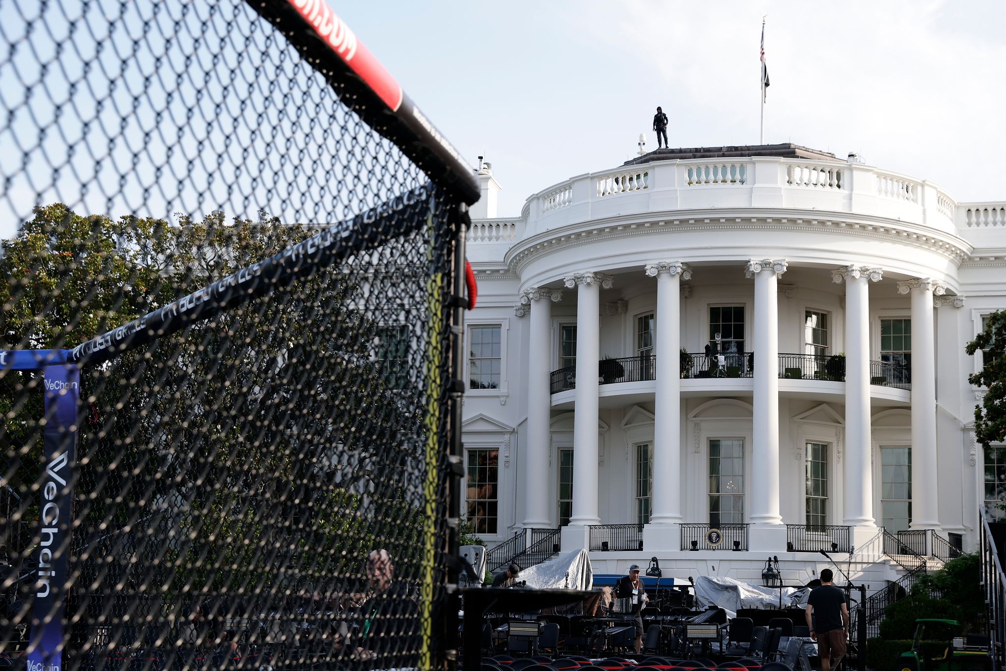 US court gives go-ahead for cage fight at White House