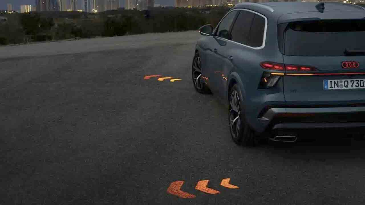 Neuer Audi Q7 projiziert Blinker direkt auf die Fahrbahn