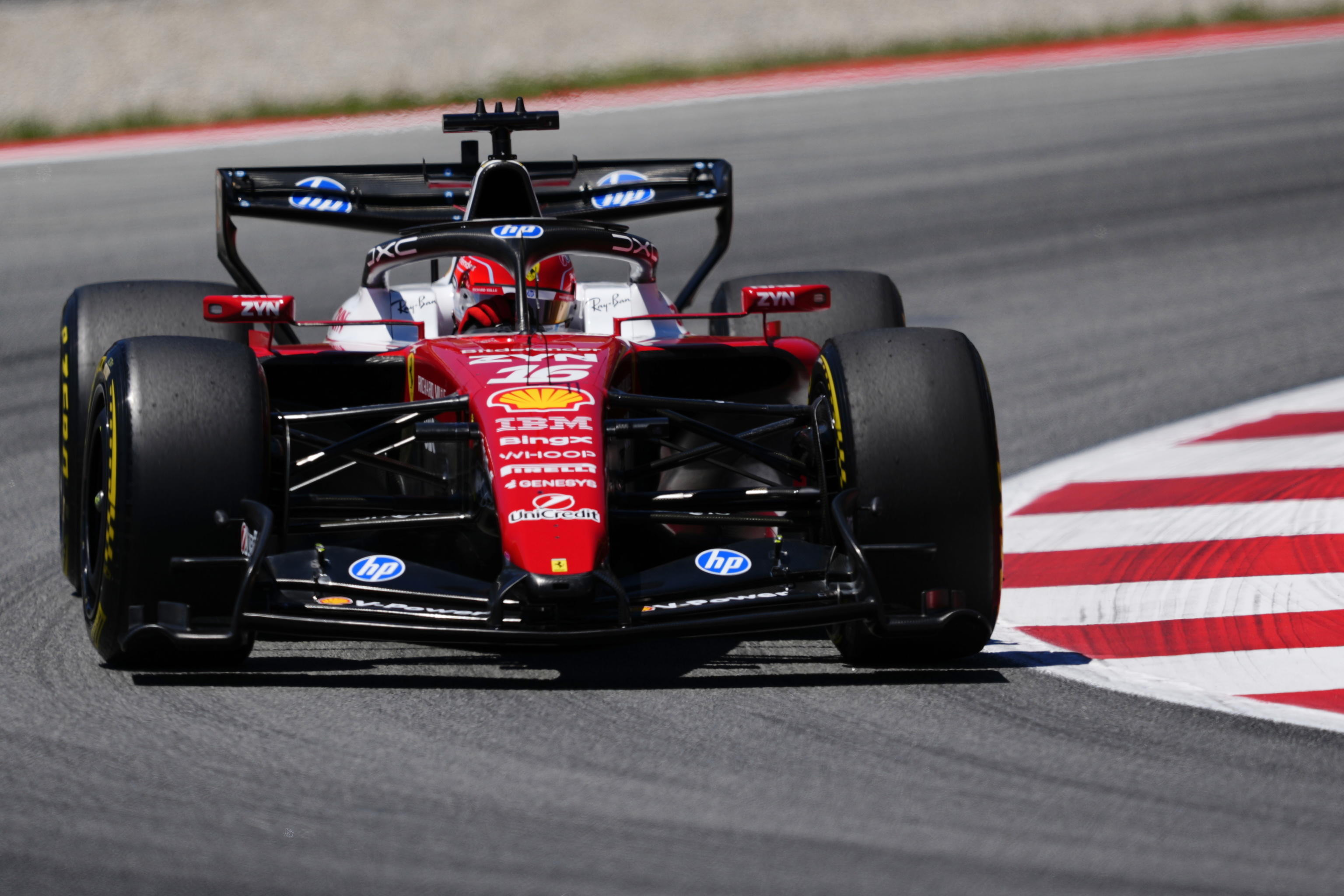 Leclerc "un passo avanti con le novità ma i rivali sono avanti"