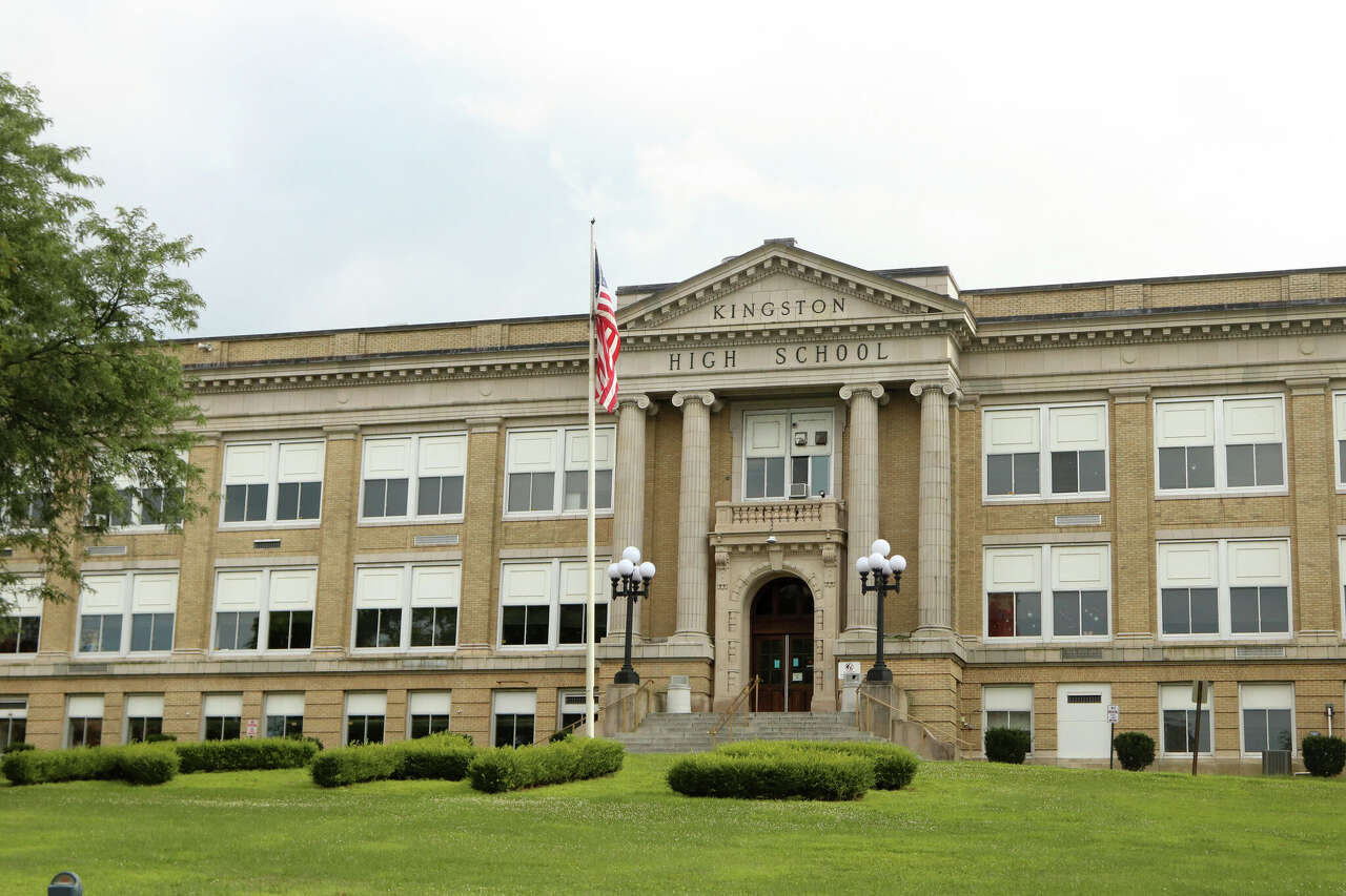 Kingston parents call for superintendent's resignation over hot-mic ...