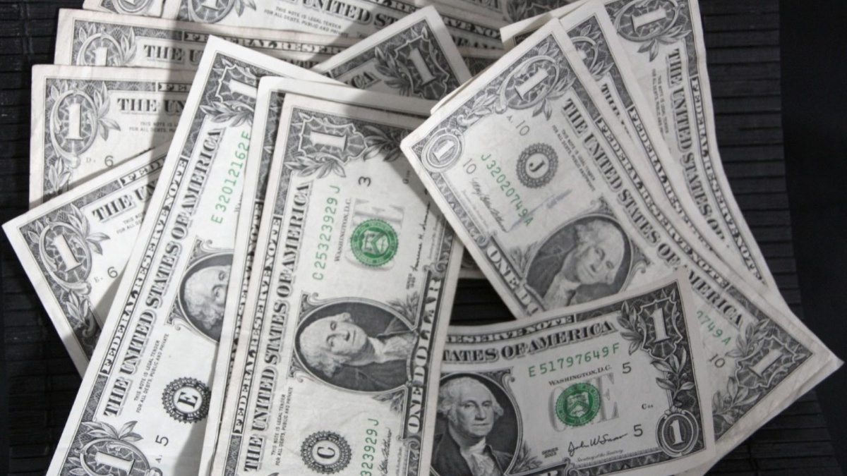 10 major risks of lending money to family or friends in 2026
