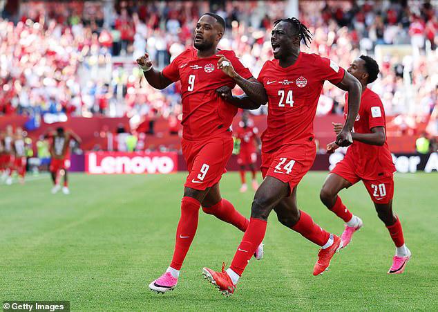 Ryan Reynolds and Mike Myers go wild as Canada fights back to earn draw ...