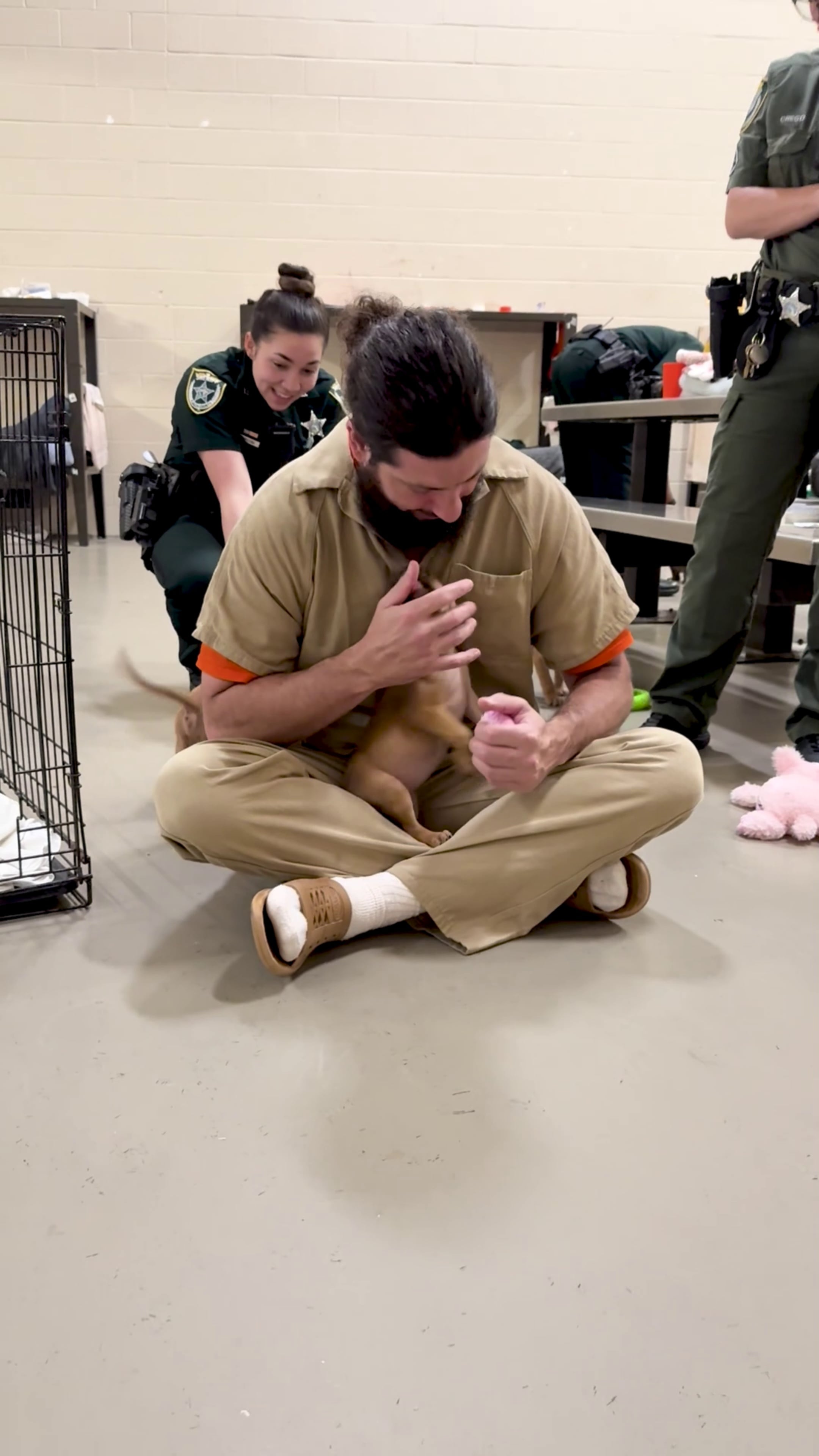Inmates foster puppies and kittens in innovative Florida program