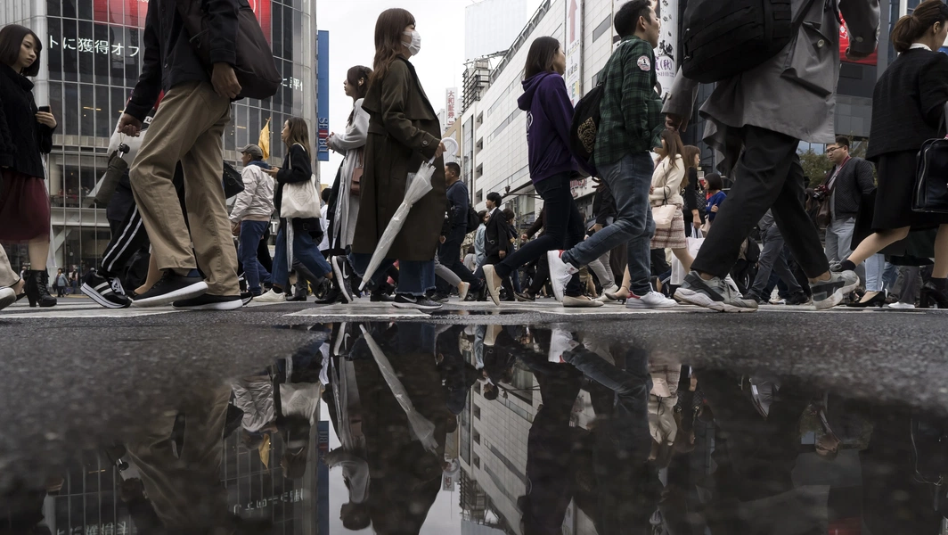 Study finds humans consistently favor counterclockwise turns