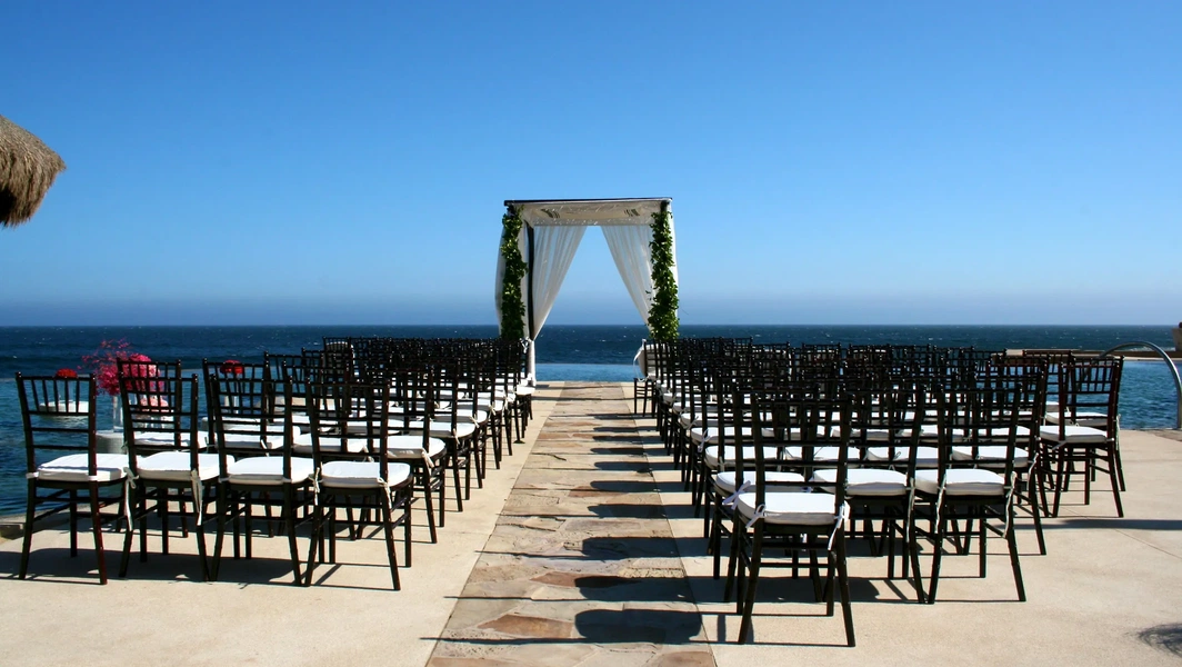 12 wedding traditions couples are leaving behind