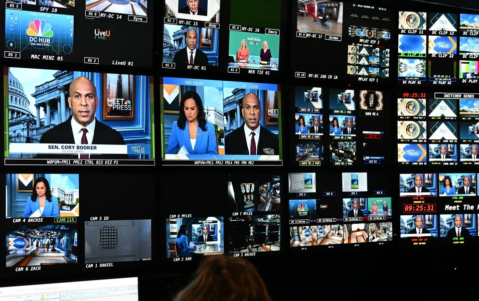 Conservative commentators intensify criticism of mainstream media