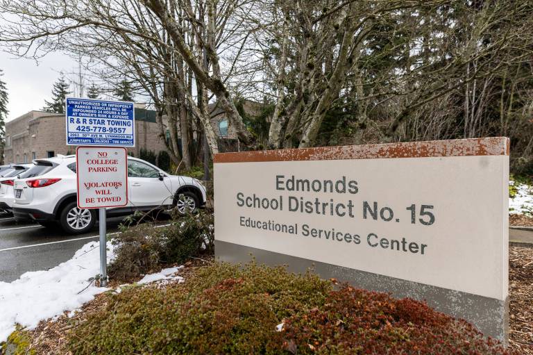 Edmonds parents speak out against earlier start times for elementary ...