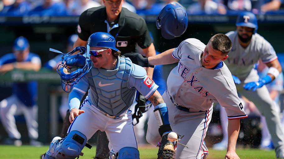 Rangers take cautious approach after Corey Seager’s collision vs. Royals