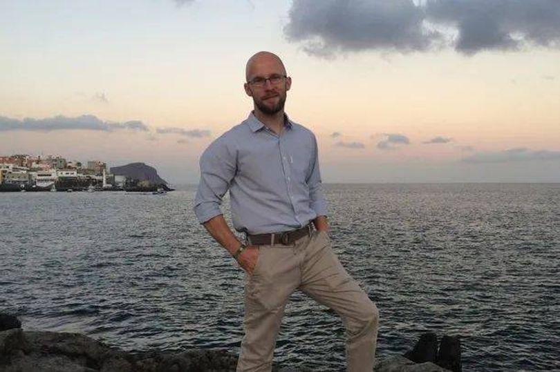 Man 'who lived life to fullest' dies in paragliding tragedy as family ...