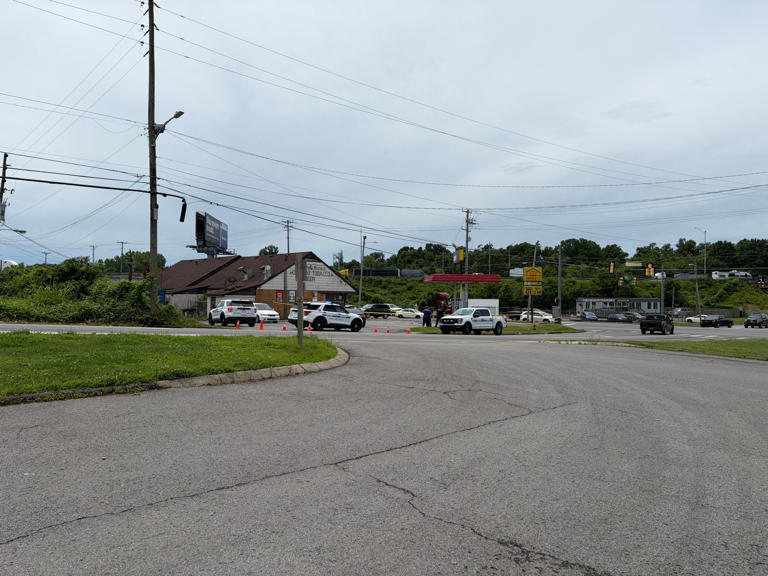 Man crashes vehicle, jumps out of ambulance after being shot in face ...