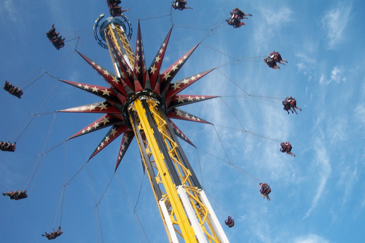 Six Flags ride malfunctions, leaving family stranded 120 feet in air