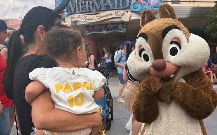 Bruna Biancardi aproveita a Disney com as filhas enquanto Neymar foca ...