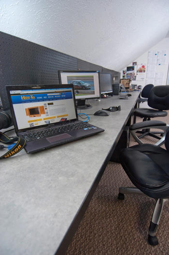 How to build a home office for a low ceiling area