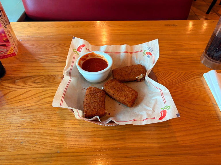 I tried mozzarella sticks from 3 chain restaurants—one was shockingly ...