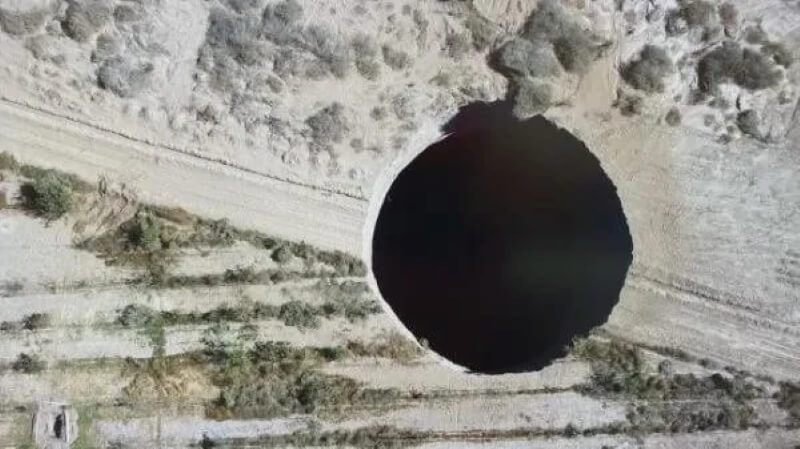 Chile's startlingly perfect sinkhole plunged 650 feet, and ...