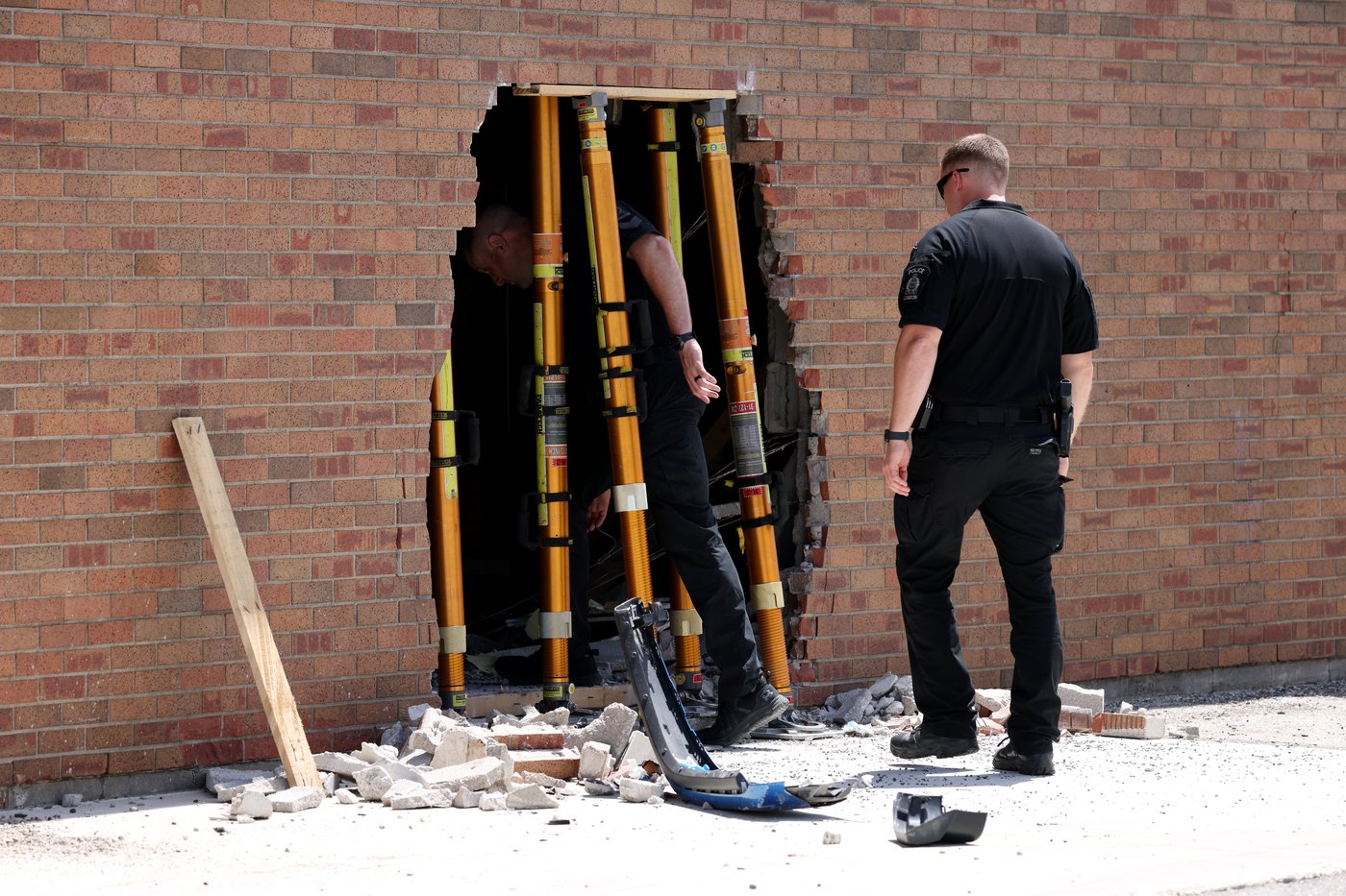 Seven injured after car crashes into mall fitness centre in London, Ont ...