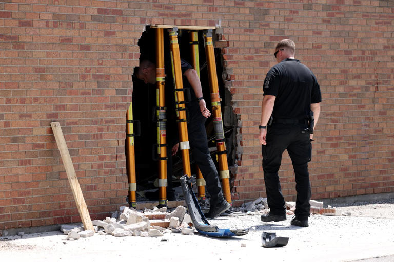 Seven injured after car crashes into mall fitness centre in London, Ont ...