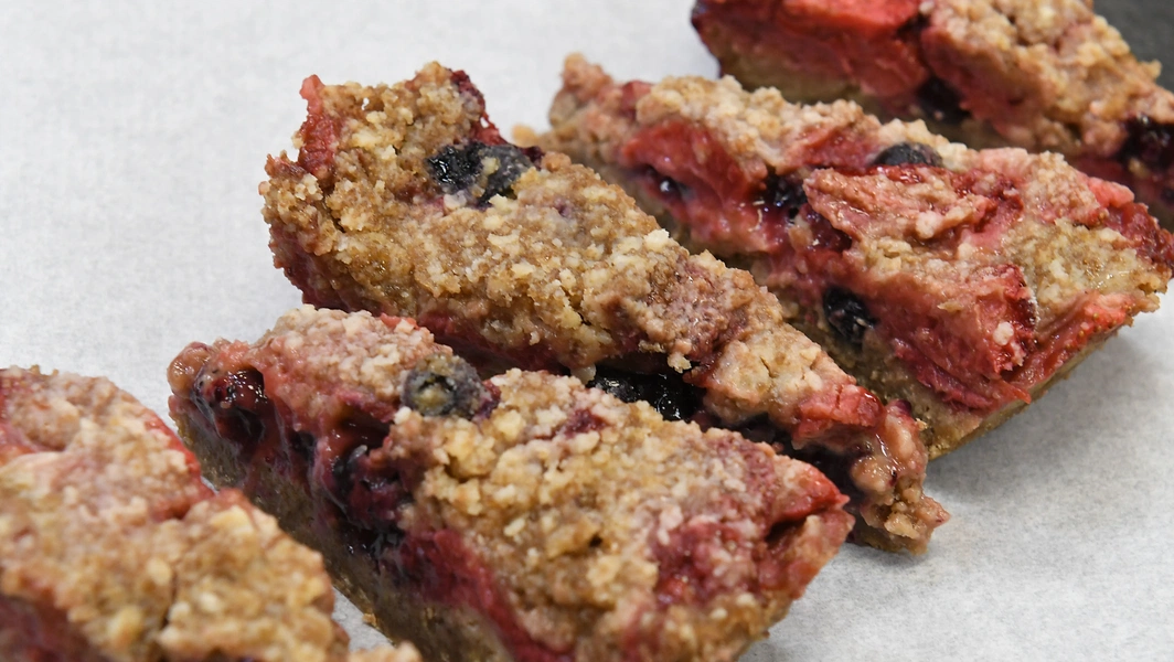 7 refreshing dessert bars for summer gatherings
