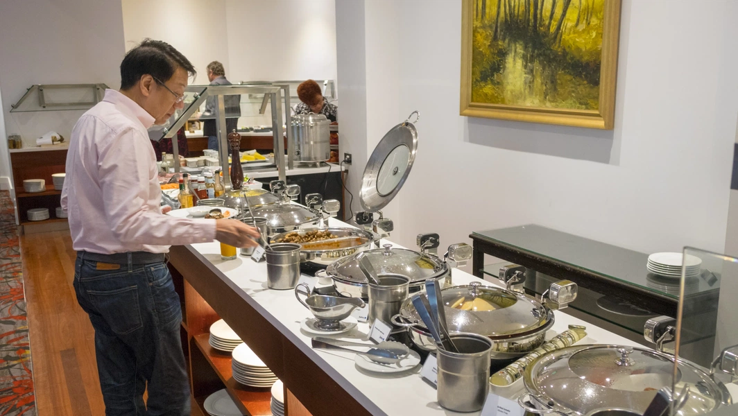 7 hotel breakfast items that may be risky