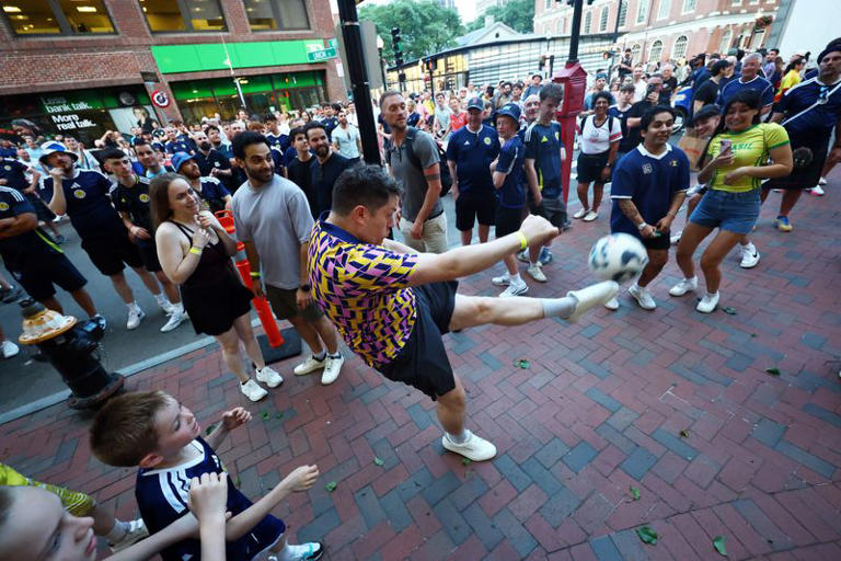 Soccer-Scotland's Tartan Army digs deep into pockets for World Cup return