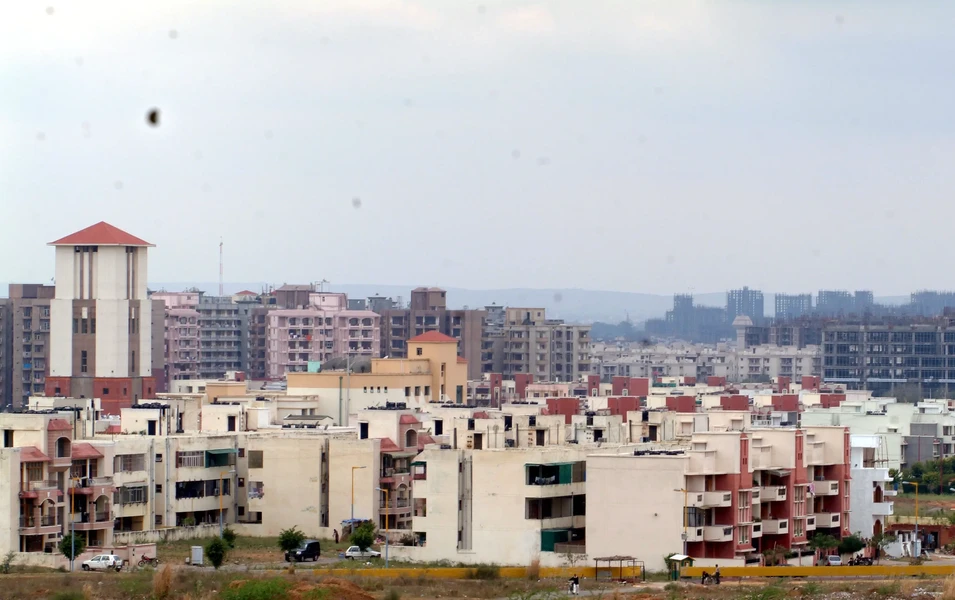 Ex-corporate manager's real estate lessons spark online debate