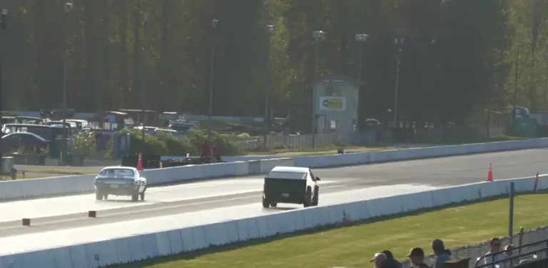 Tesla Cybertruck takes on classic muscle car 1970 Chevelle Malibu in a ...
